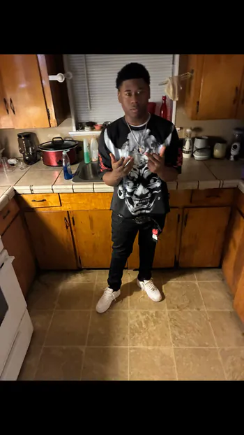 Chat Peezy2shy - Watch Live on Kick