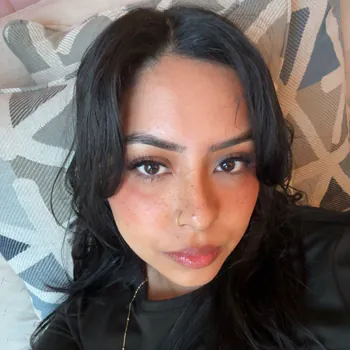 laurabear Stream - Watch Live on Kick